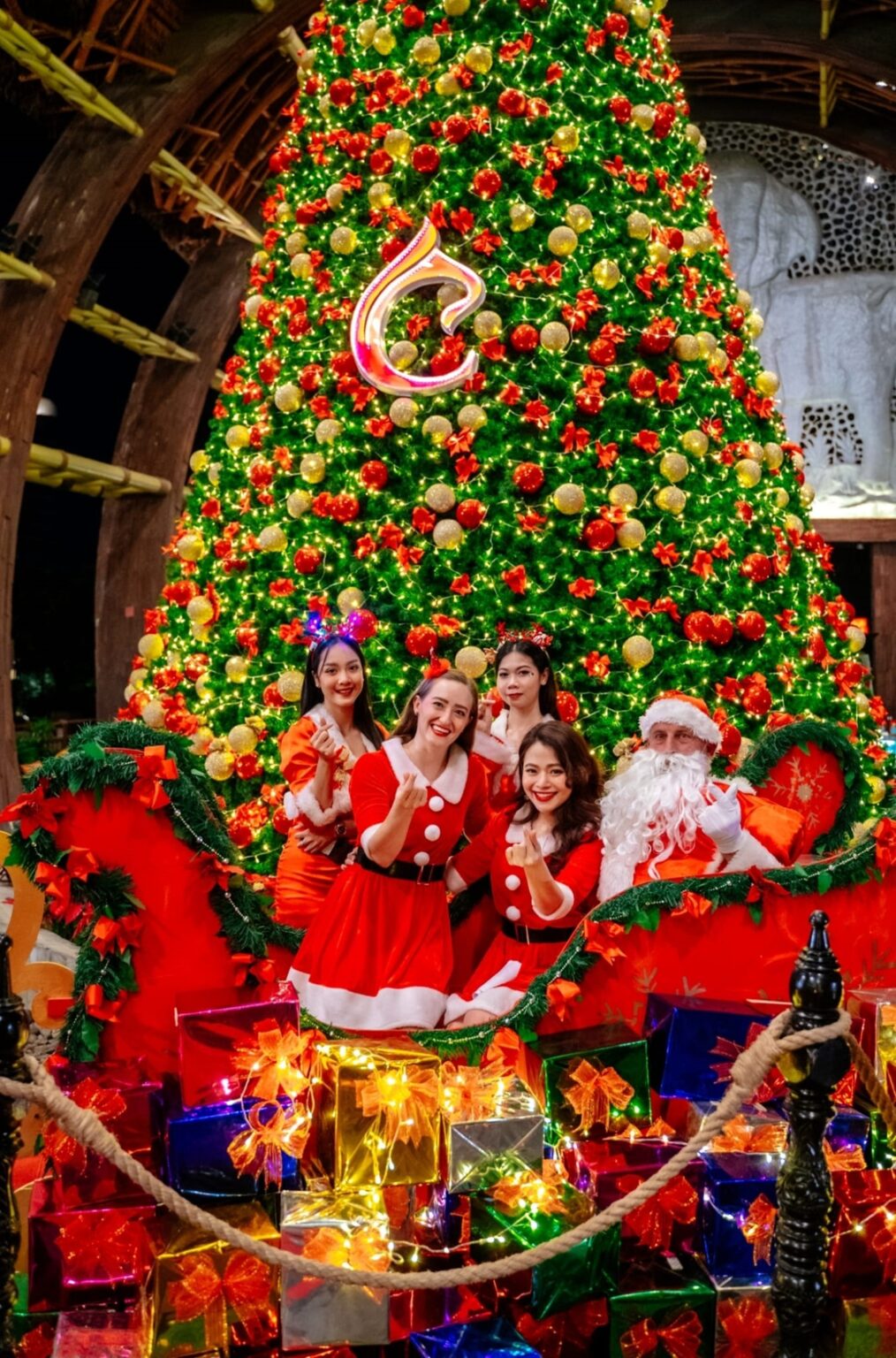 Sharing the start of Christmas festivities at the traditional Centara ...
